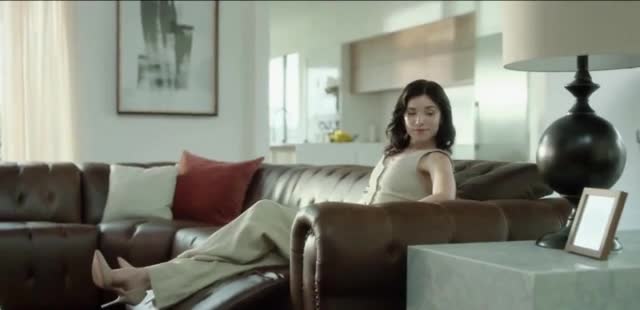 value city furniture actress 'everything want sofa' ad