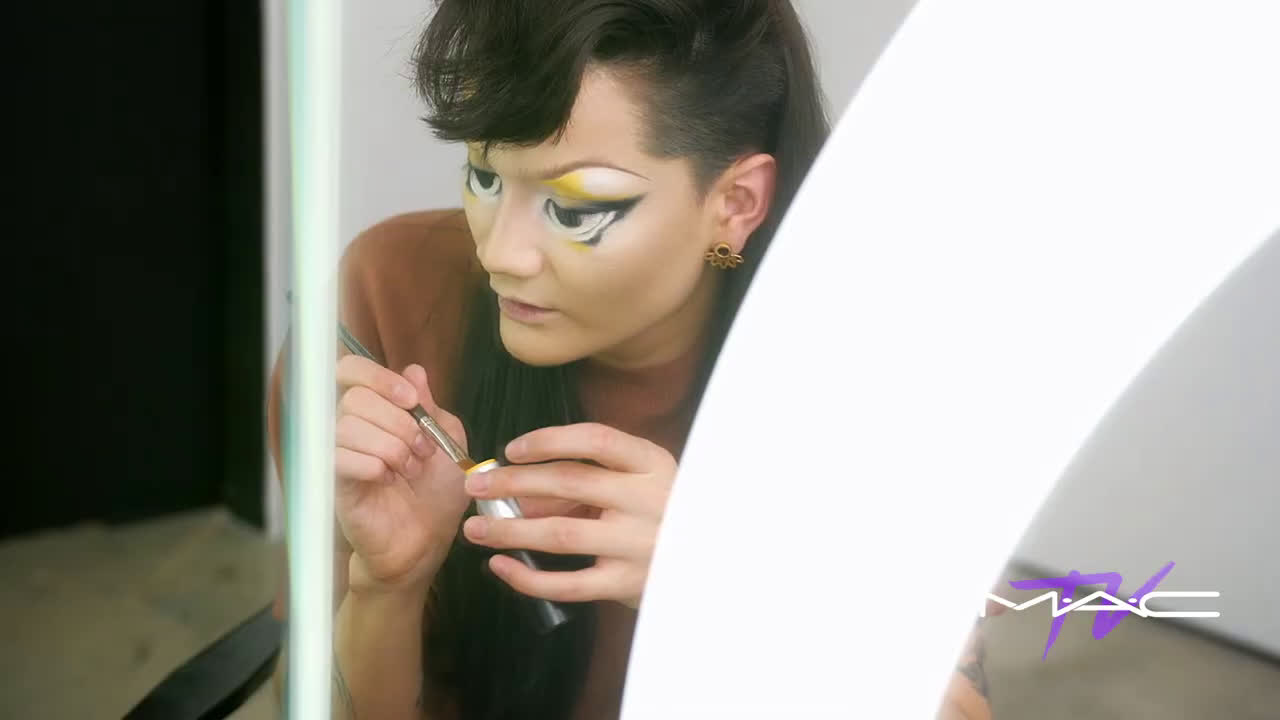 mac mac is art: hungry crafts distorted, alternate-universe drag ad